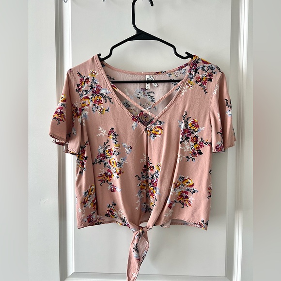 Mudd | Tops | Mudd Floral Tie Front Short Flutter Sleeve Cris Cross V ...